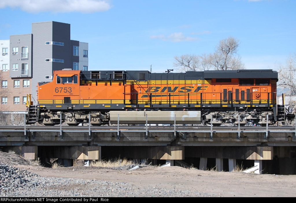 BNSF 6753
